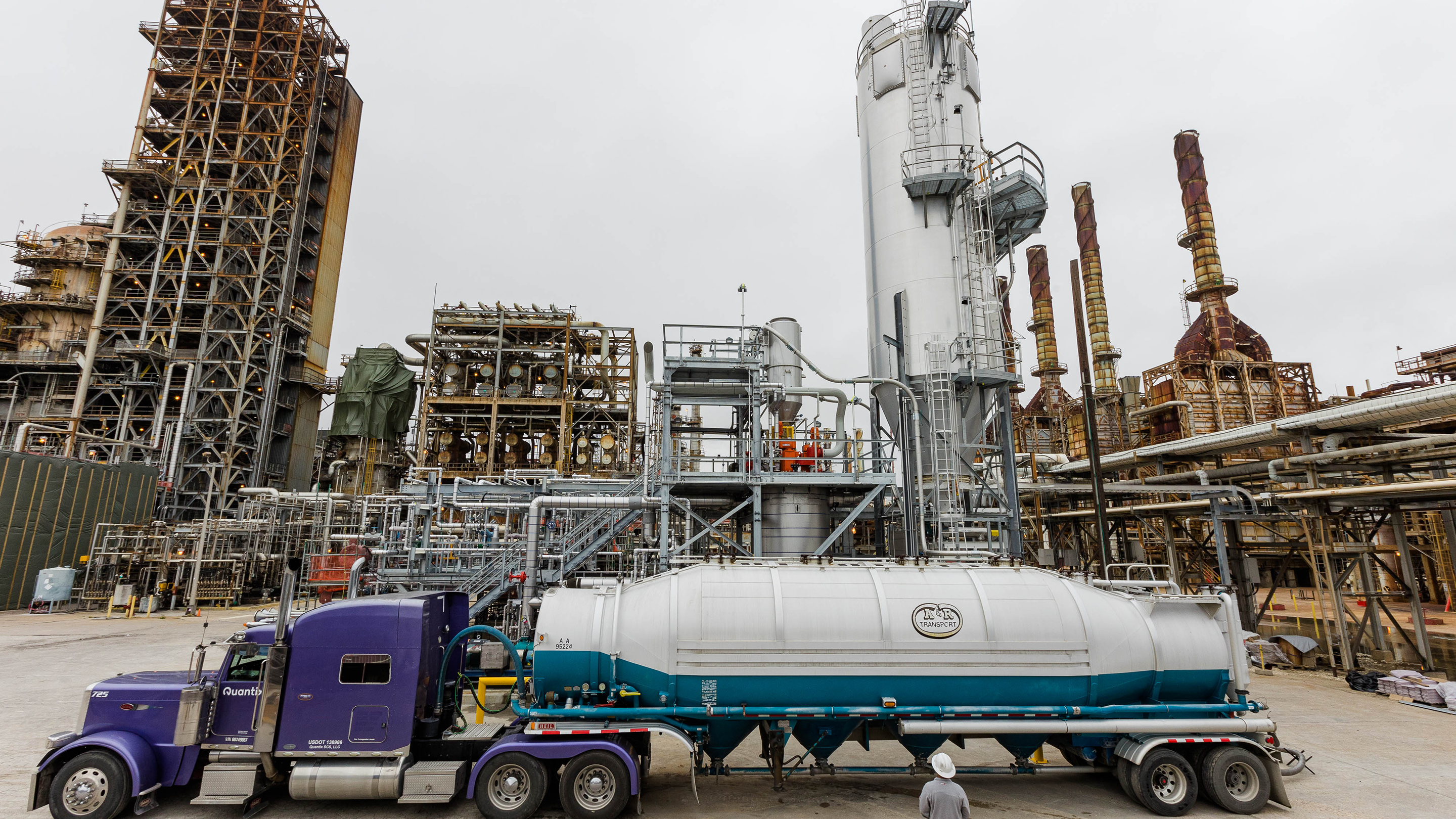 Managing plastic waste with advanced recycling | ExxonMobil