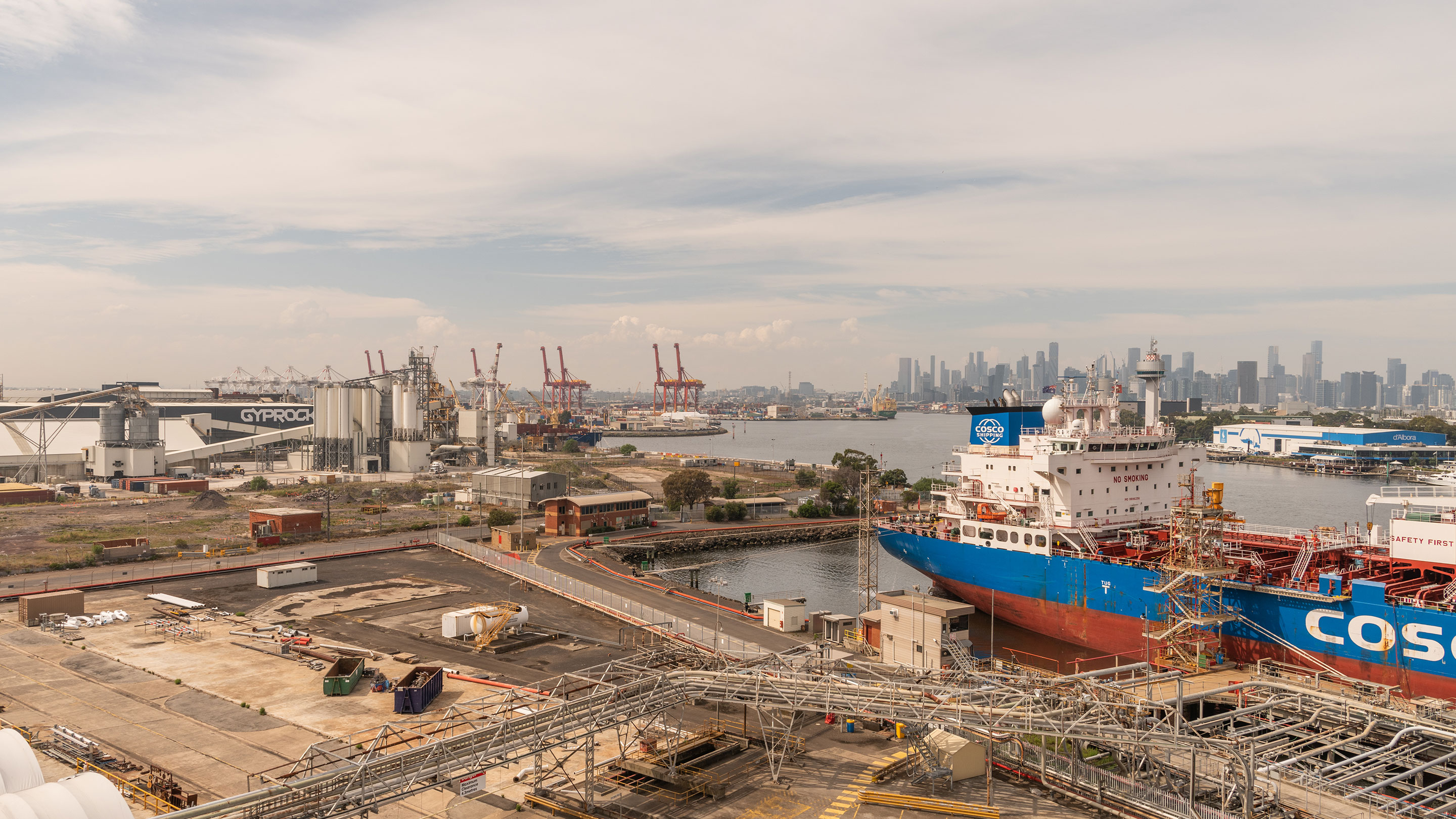 High quality jet fuel for Victorians with less waste | ExxonMobil in ...