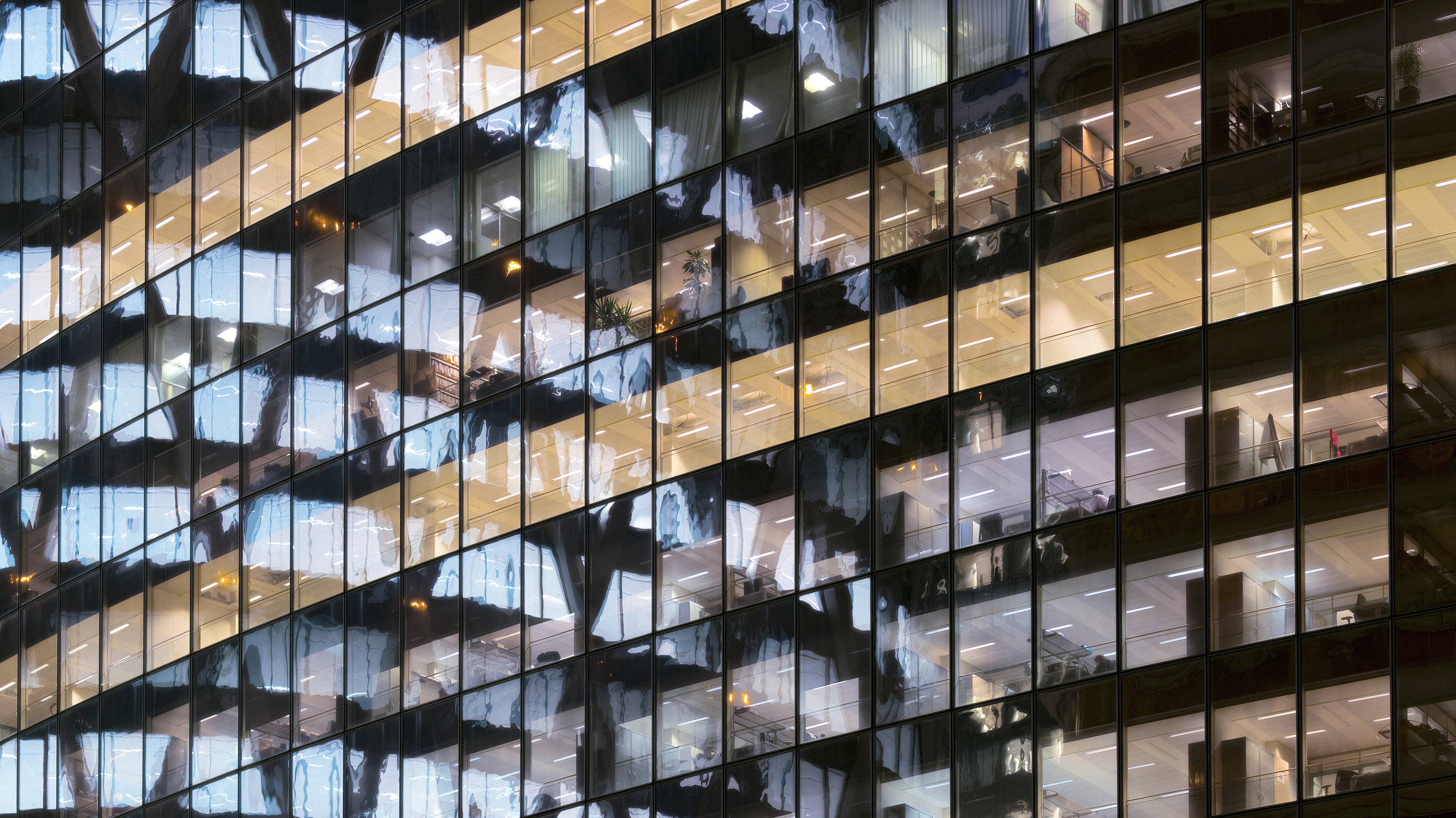 Contact us | ExxonMobil in Italy